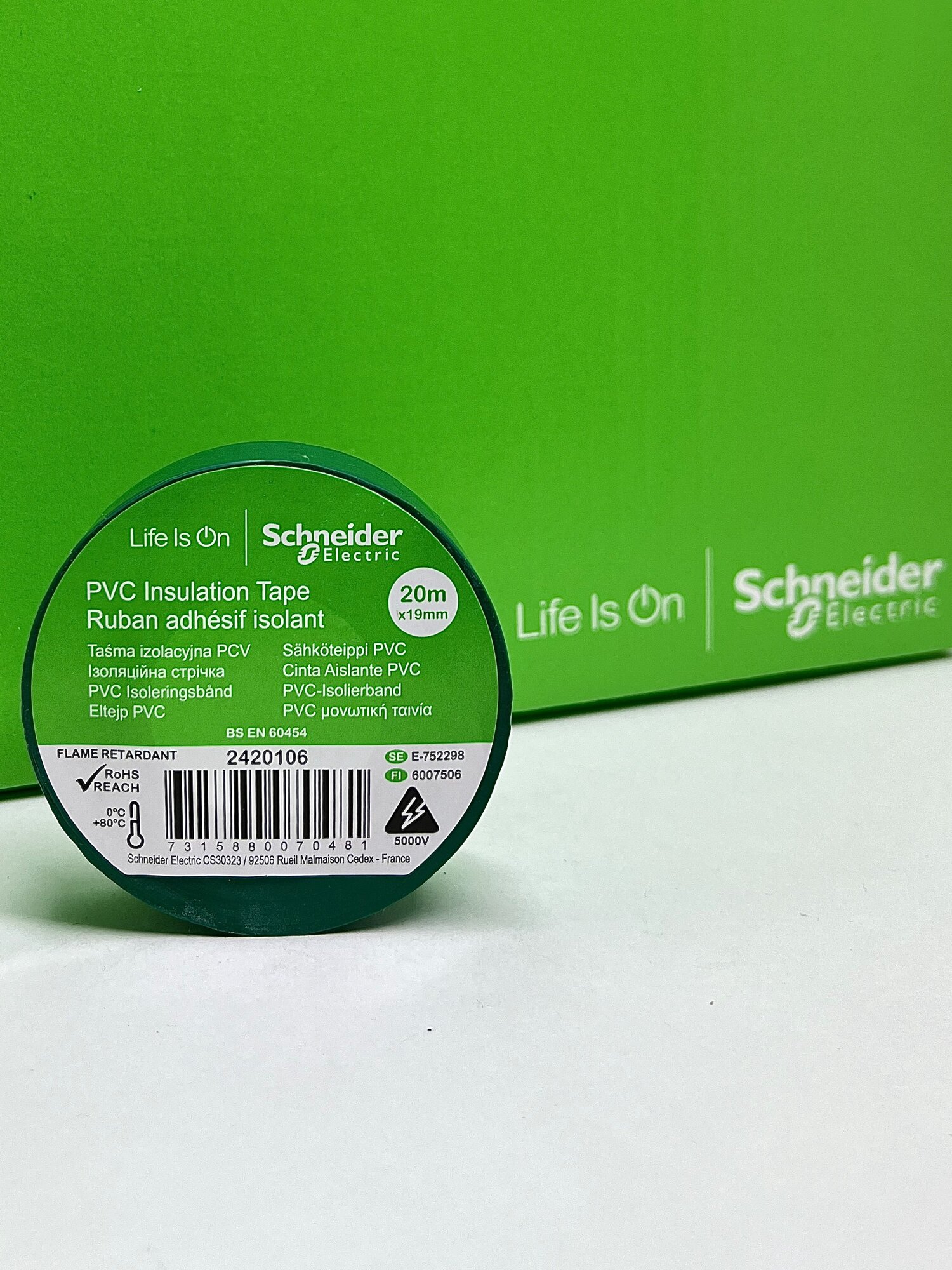 Изолента ПВХ Франция Schneider Electric 2420106, зелёная, самозатухание, 19х20 мм, 20 метров