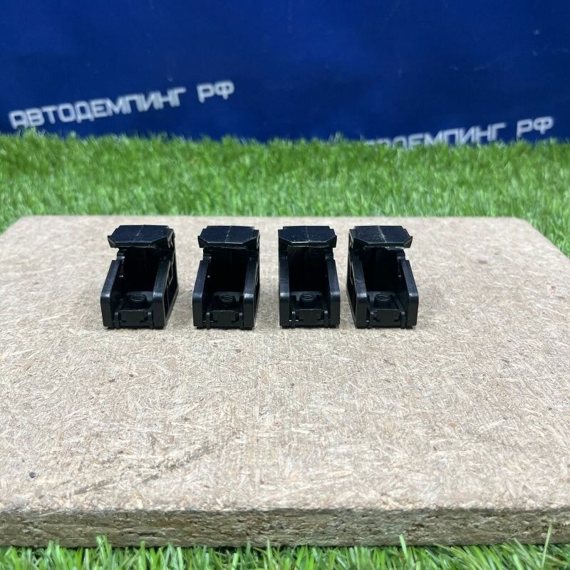 Комплект креплений фар кубик Volkswagen Polo