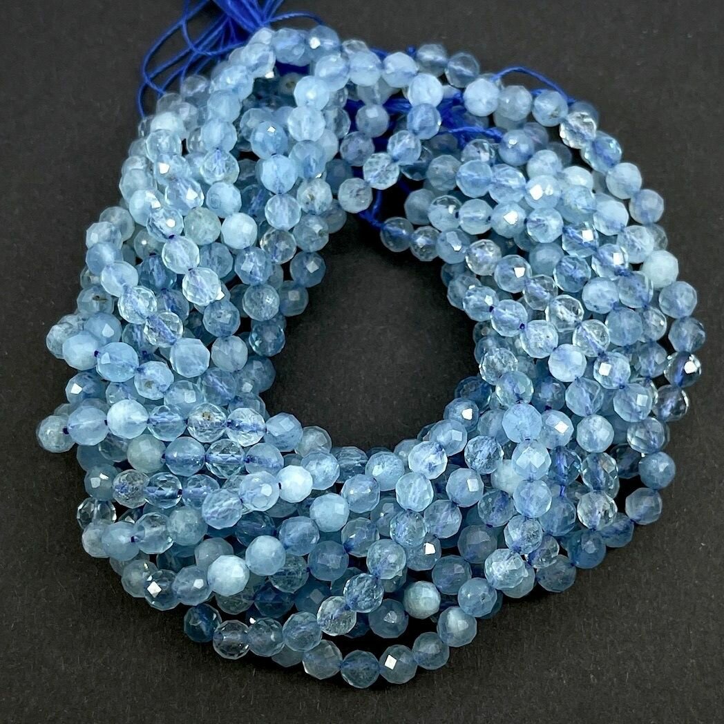 Бусины аквамарин A+ граненый 4 мм (нить 19 см), Suntrim