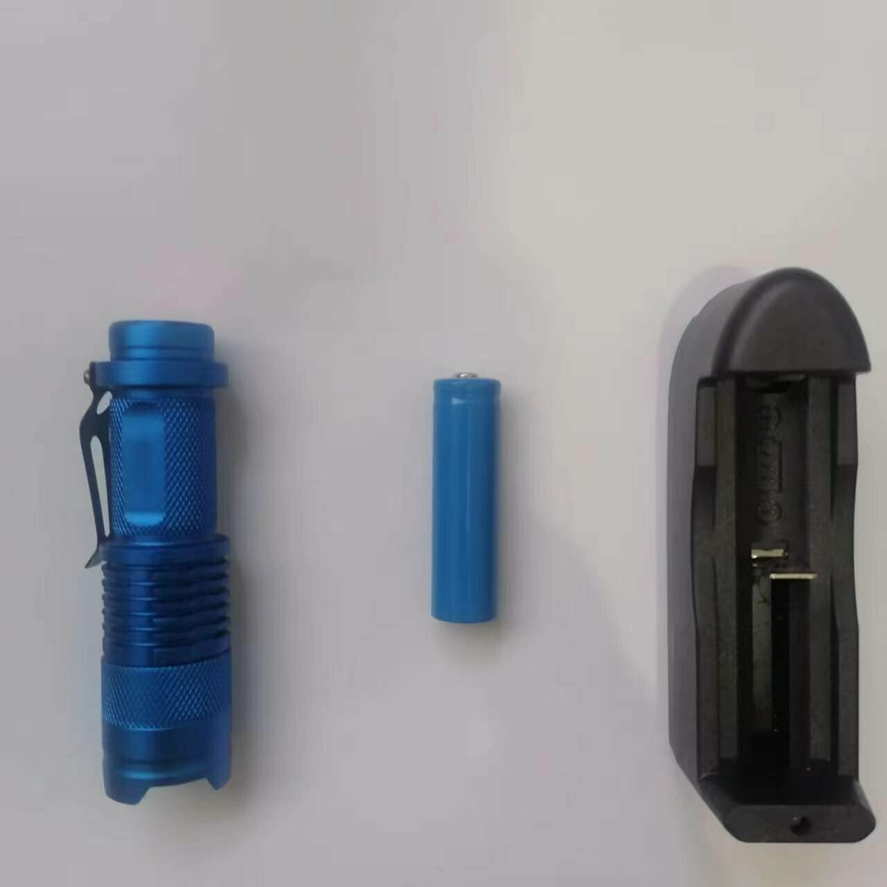 Фонарик SK68, бликующий, LED, zoom, mini flashlight, из алюминиевого сплава, с батареей и зарядкой