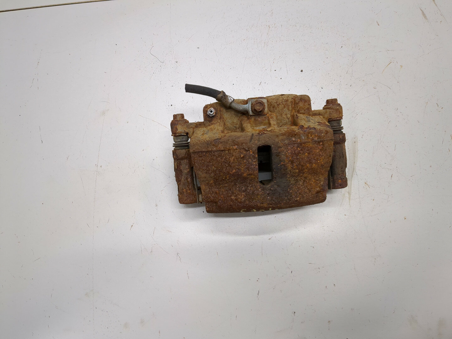 Суппорт правый передний Chevrolet Trailblazer Б/У