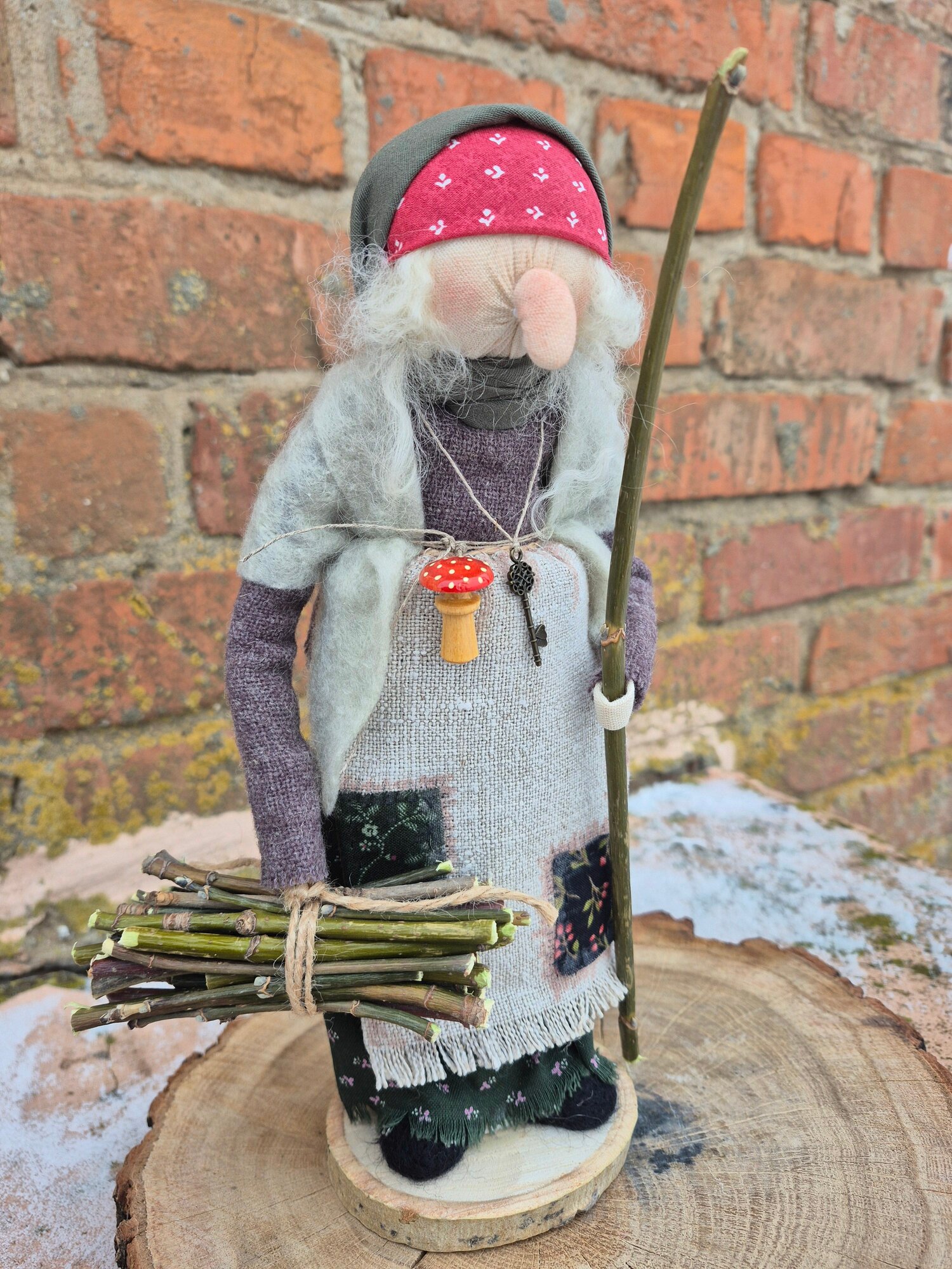 Кукла-оберег "Баба Яга", ручная работа, дерево, текстиль, для защиты дома