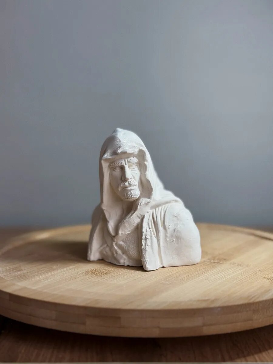 Статуэтка Робин Гуд, 9 см, из гипса, ручная работа, без окрашивания — фото 1