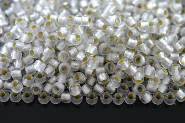 Бисер японский TOHO круглый 6/0 #0021F хрусталь матовый, серебряная линия внутри, 10 грамм