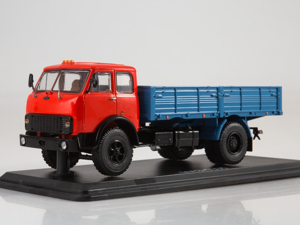 Масштабная модель МАЗ-5335 бортовой