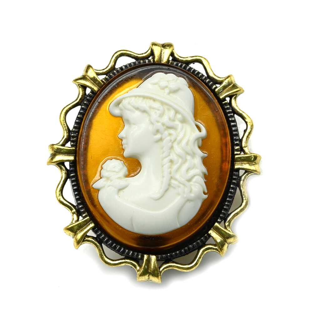 Брошь, янтарь