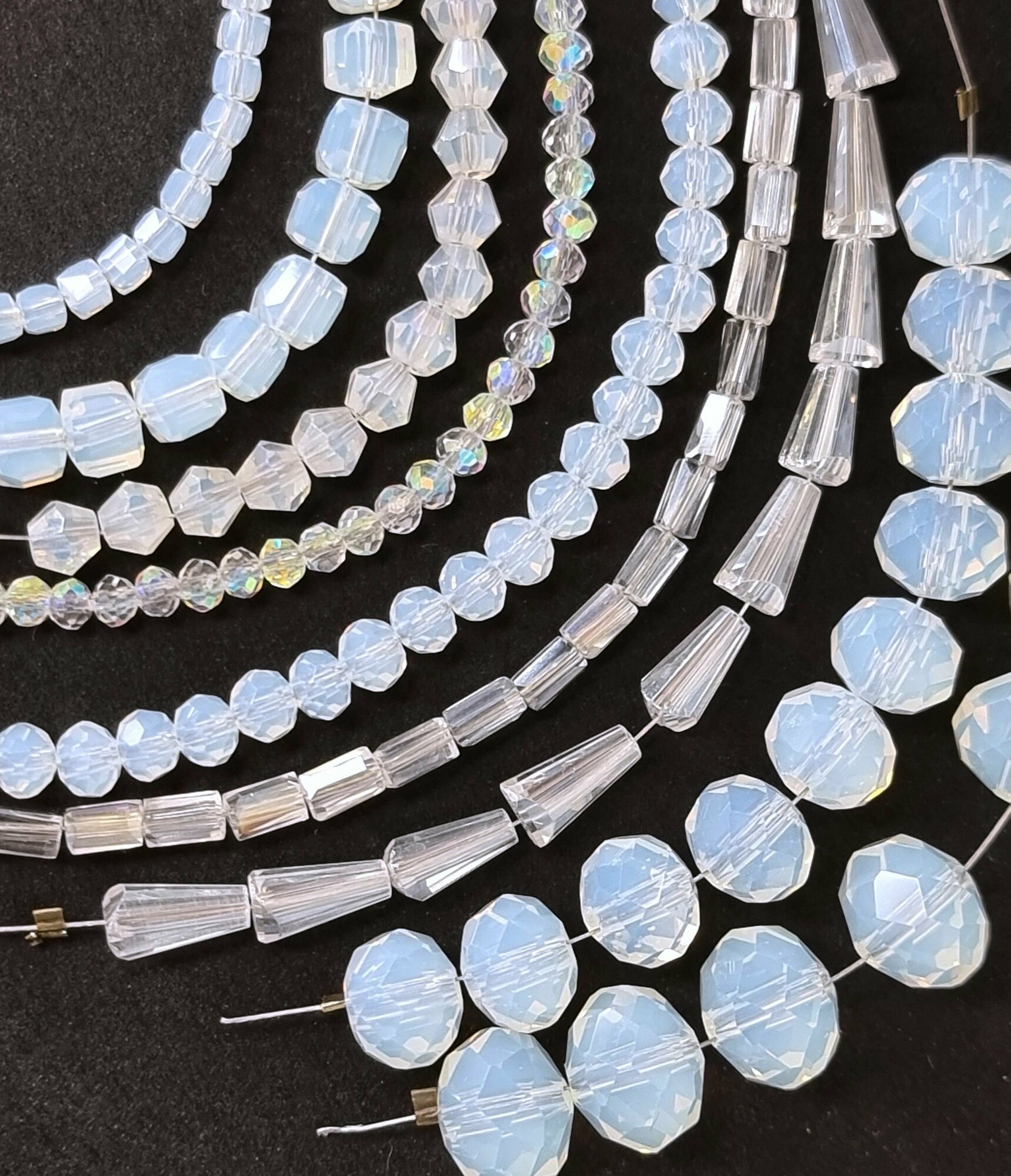 Стеклянные бусины " Лунный блеск".3-10мм. 239шт.