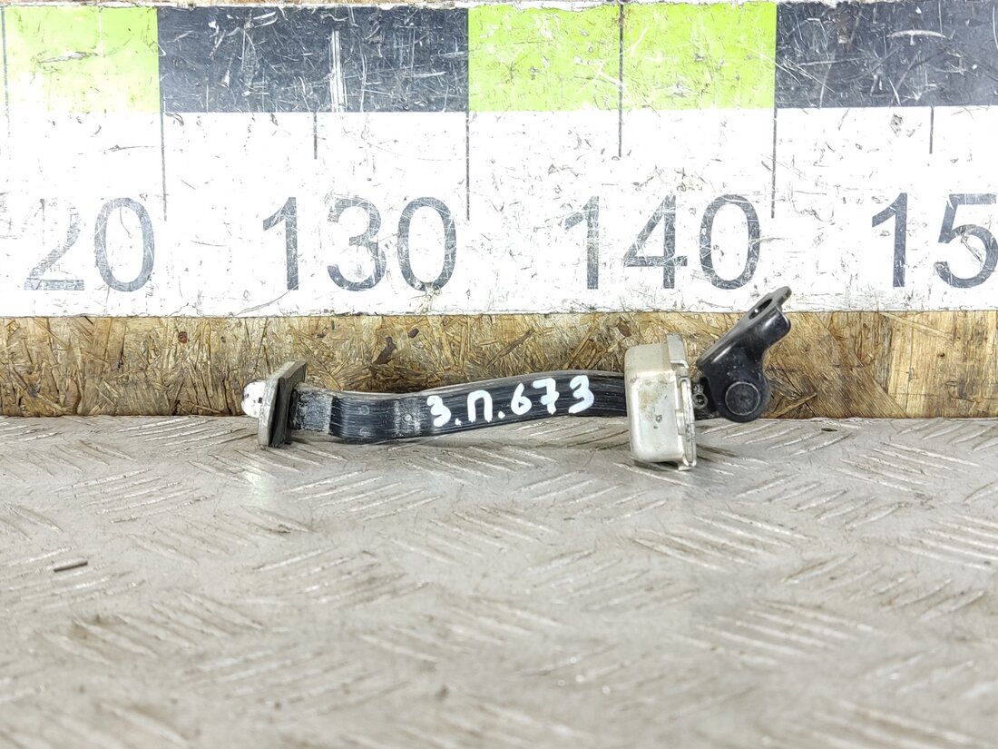 Ограничитель двери задний NISSAN X-Trail 2007 2014 82430JG000