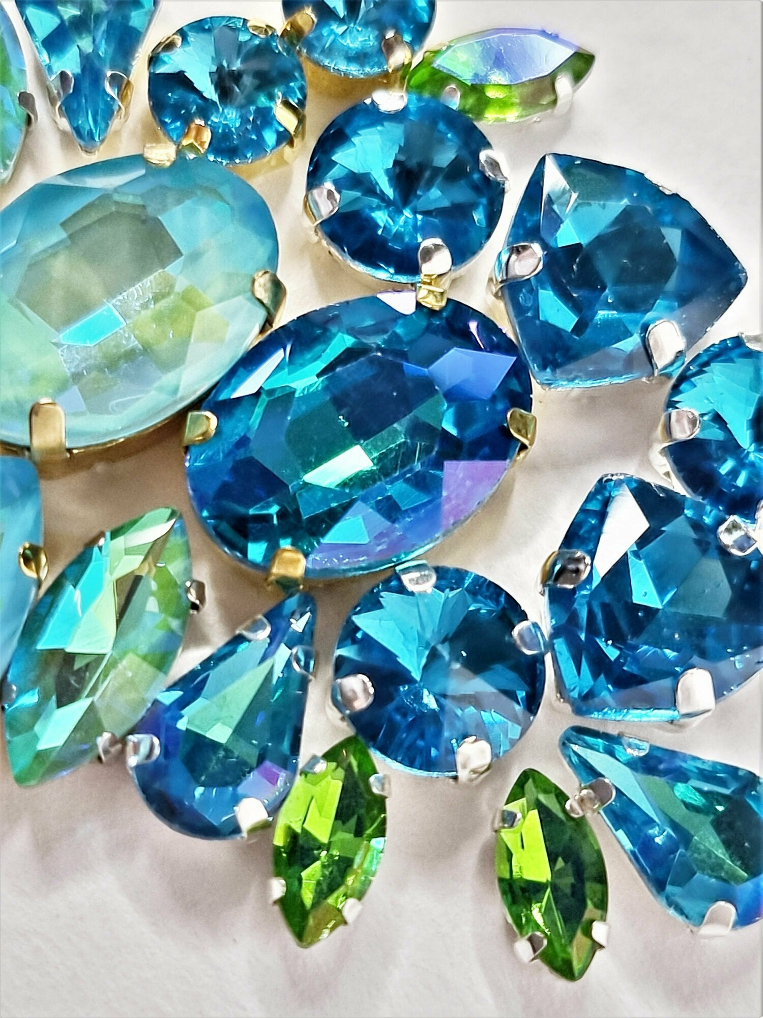 Стразы "Бирюзовый опал". Набор 20шт.