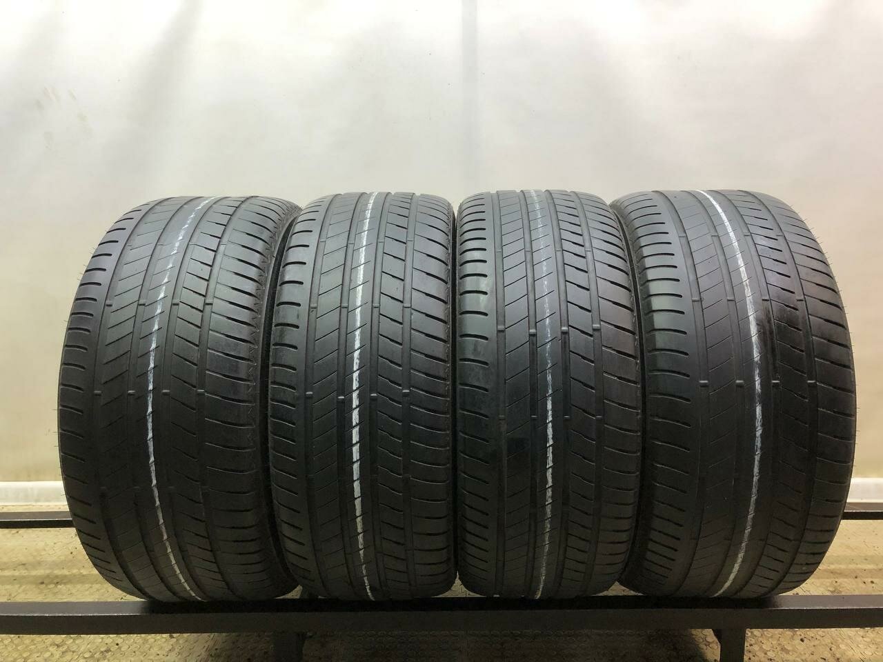 Bridgestone Alenza 001 None/None R20 & 275/45 R20 БУ Шины Летние