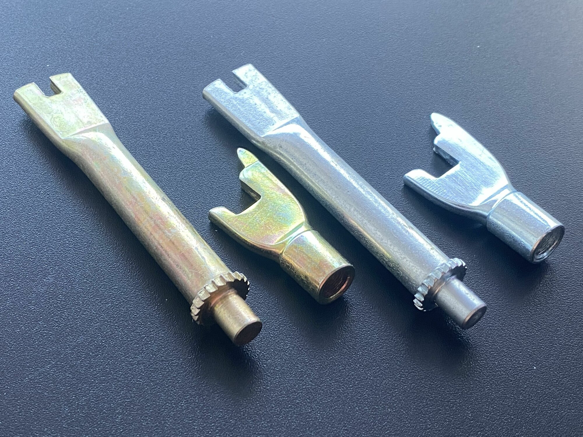 Комплект распорных планок MAZDA S47P-26-630 S47P-26-640