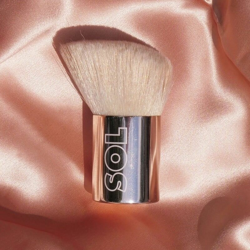 Кисть для макияжа Colourpop Angled Body Kabuki, веганская, для кремовых и сухих текстур