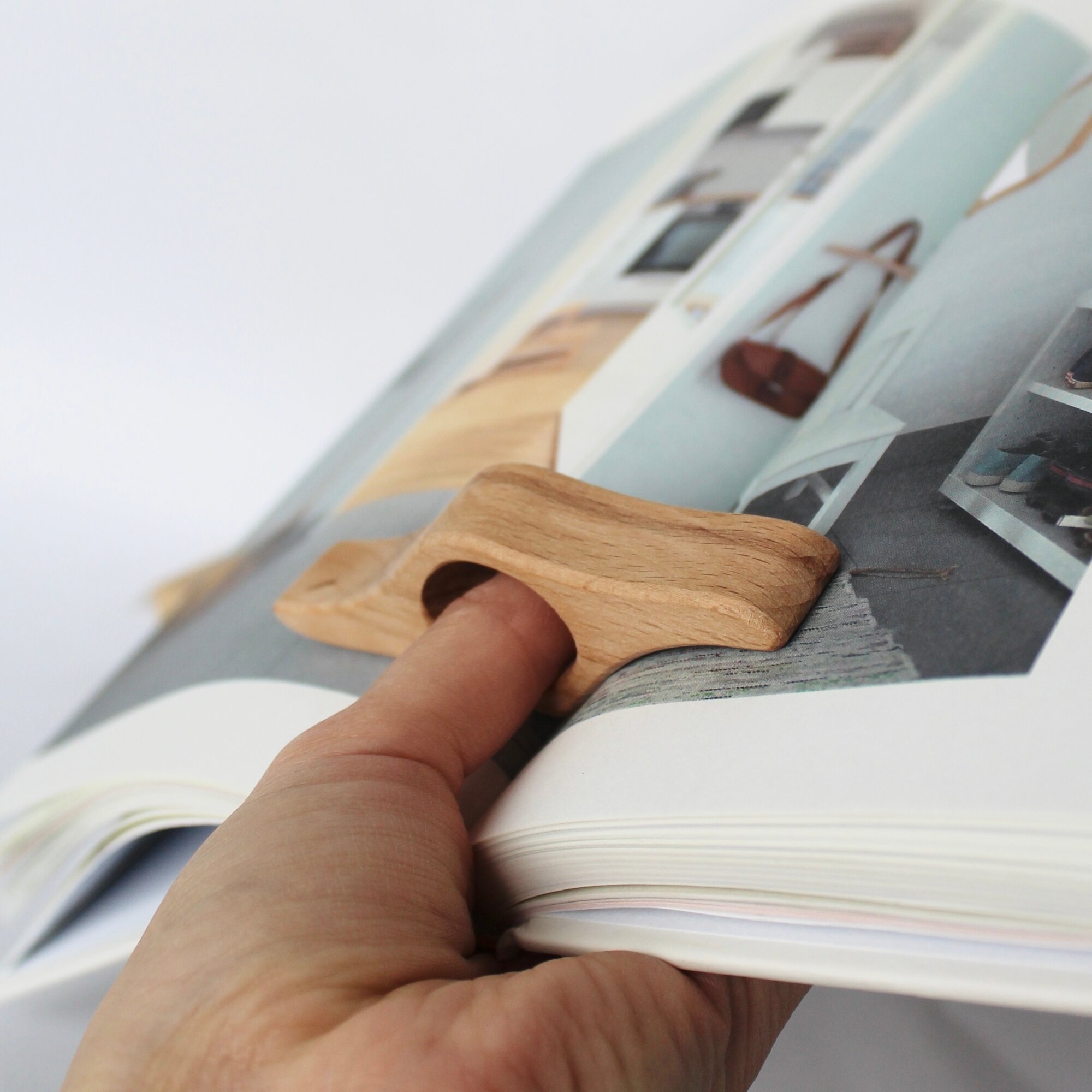 Холдер SenseWood для чтения книг и журналов Бук