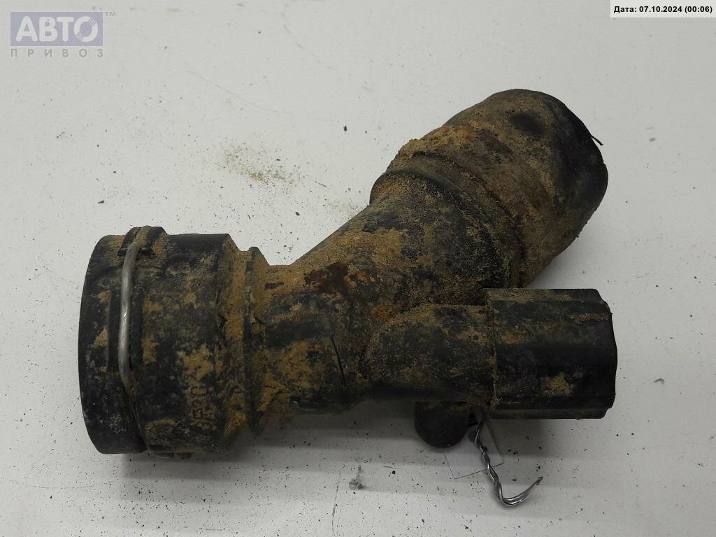 Фланец (тройник) системы охлаждения Volkswagen Golf-4