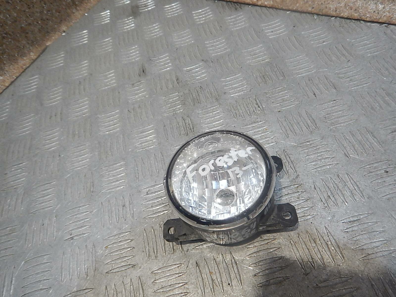 Б/У Фара противотуманная левая, Subaru (Субару)-FORESTER (S13) (12-) SUBARU FORESTER (S13) (12-) Отколот кусок корпуса. ...