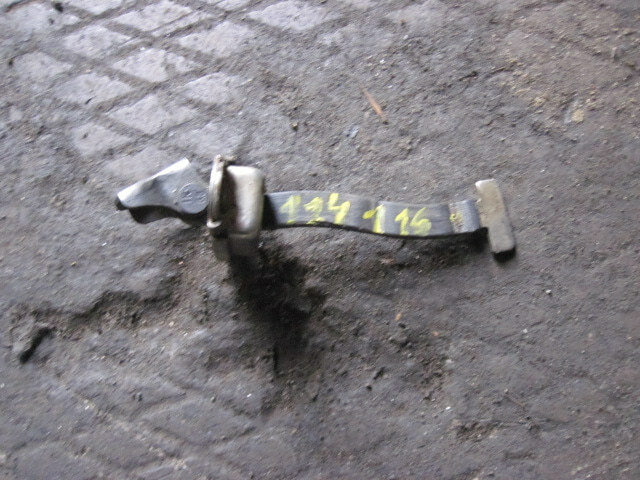 Б/У Ограничитель двери, Toyota (Тойота)-YARIS (05-) TOYOTA YARIS (05-) задний правый Целый 124116 TOYOTA арт. 685300D060