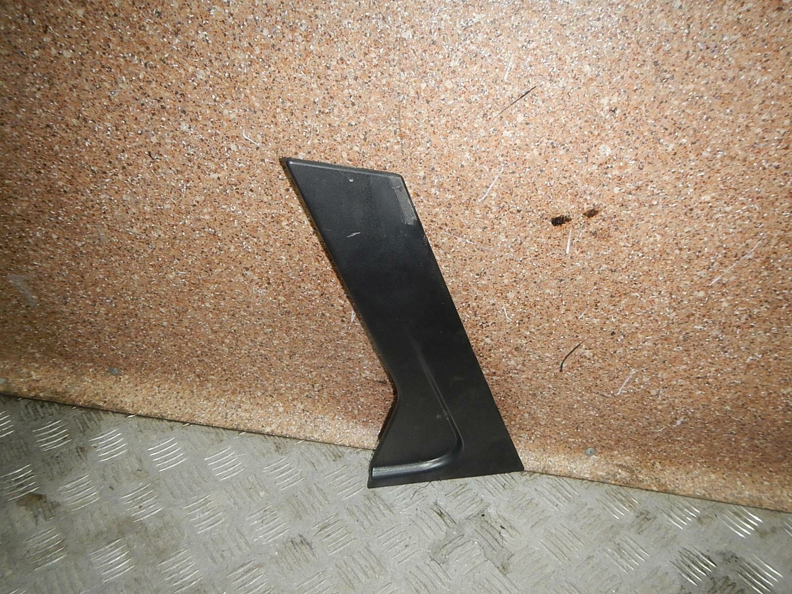 Б/У Накладка двери задней левой, Renault (Рено)-KAPTUR (16-) RENAULT KAPTUR (16-) Вертикальная задняя. Царапины. 386531 R...