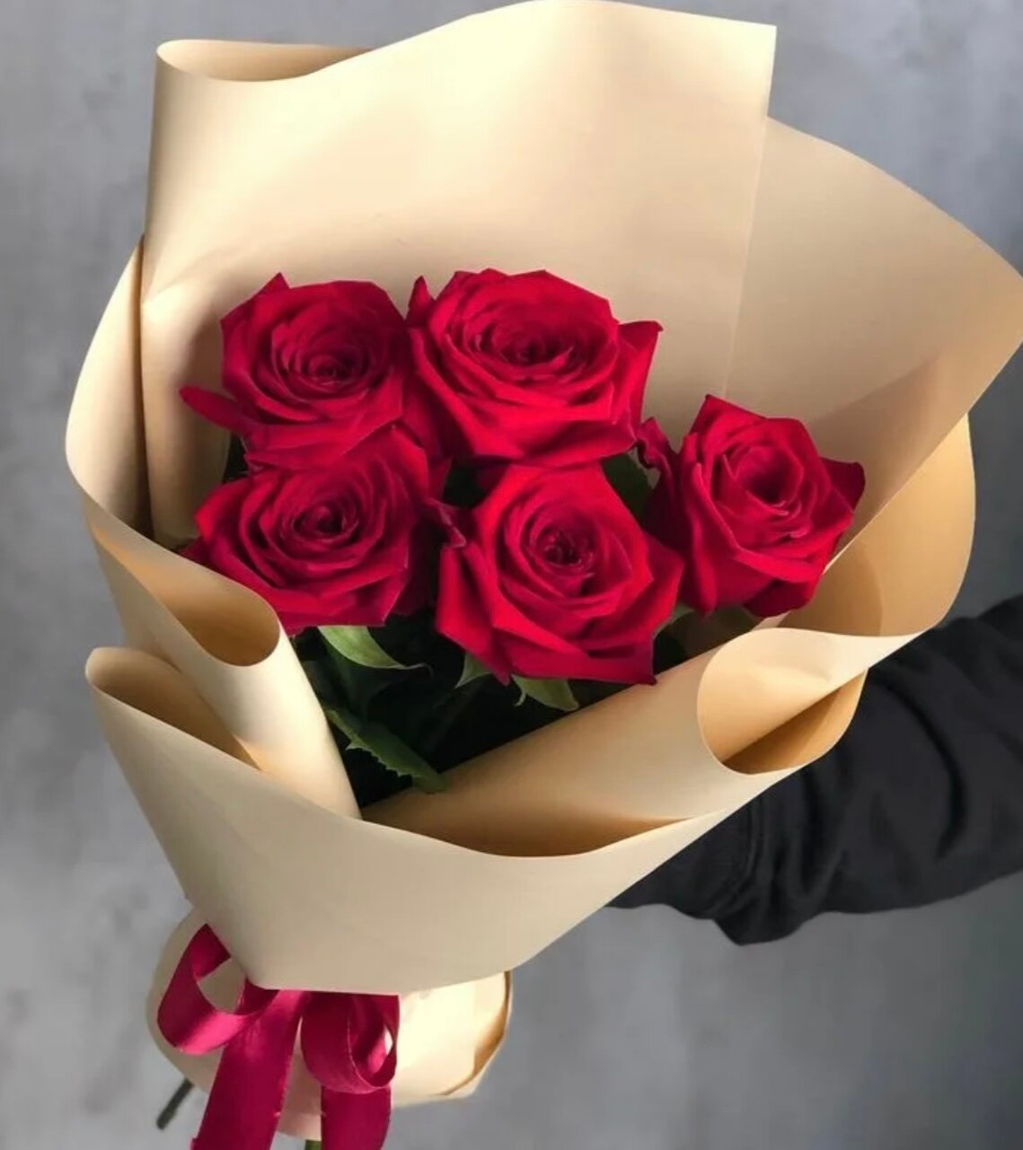 Монобукет "Красные розы", 5 штук, высота 70см Эквадор