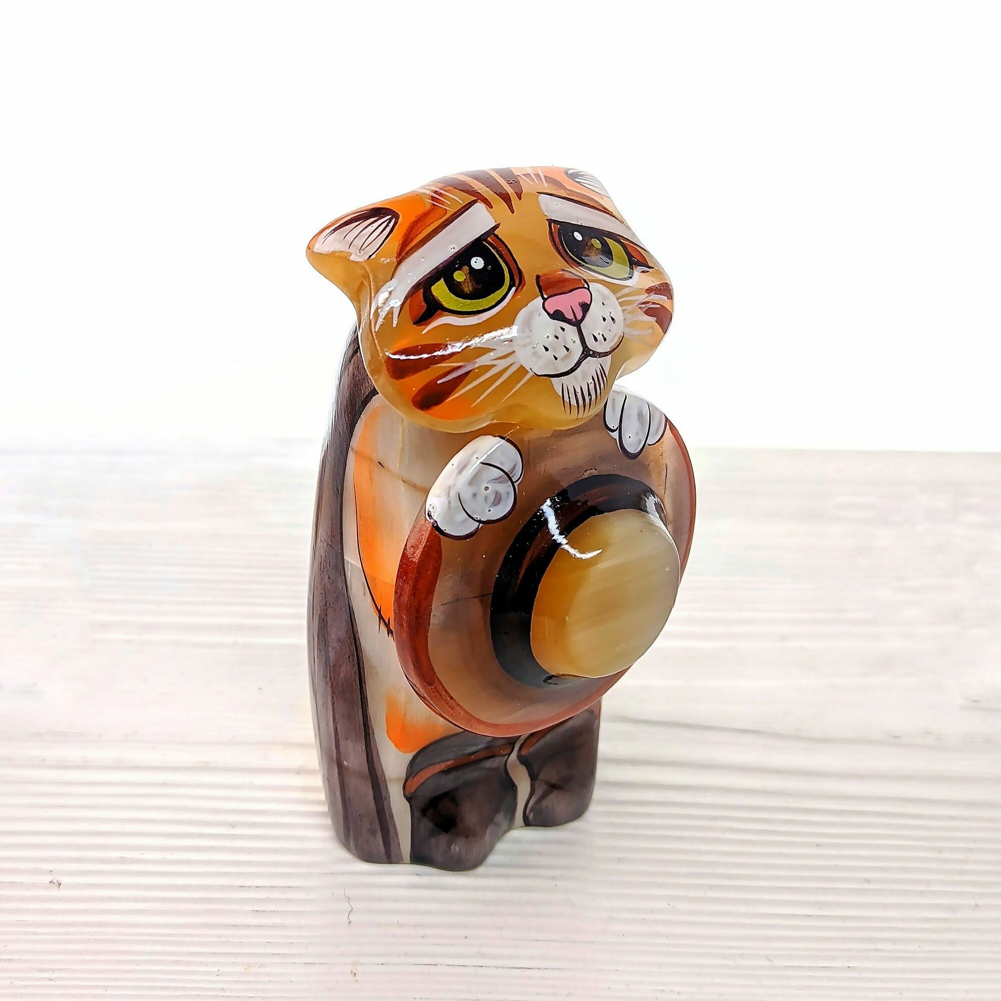 Фигурка Кот в сапогах из натурального камня селенит 10х5х3 см