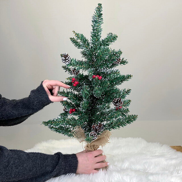 Настольная елка Кристина заснеженная 60 см с ягодами и шишками, ПВХ, Black Box, 88164/1015799