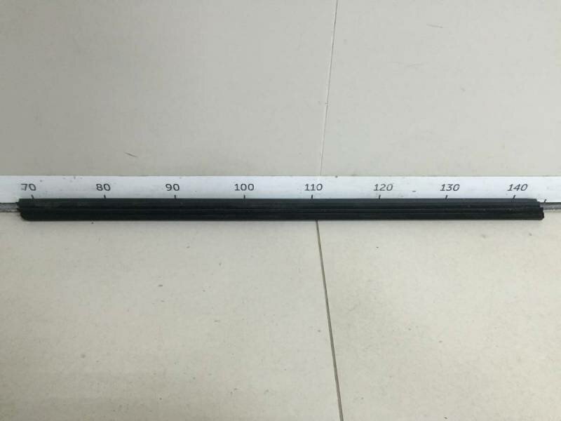 Уплотнитель стекла двери Skoda Octavia A7 2013 кат.номер: 5E0837479