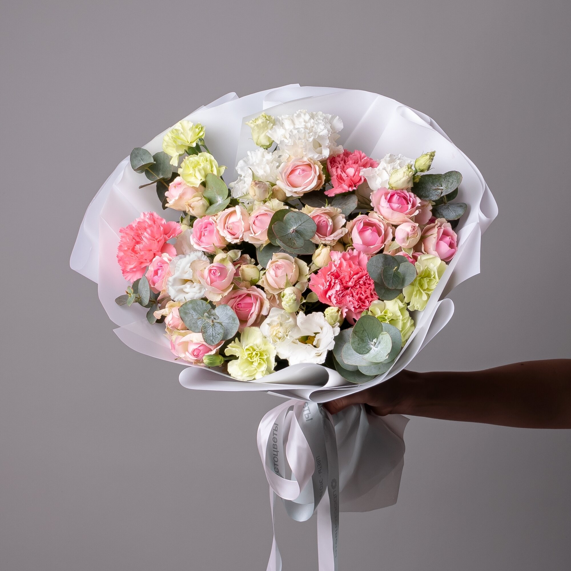 Букет цветов Счастье M в коробке и аквабоксе от "Простоцветы"