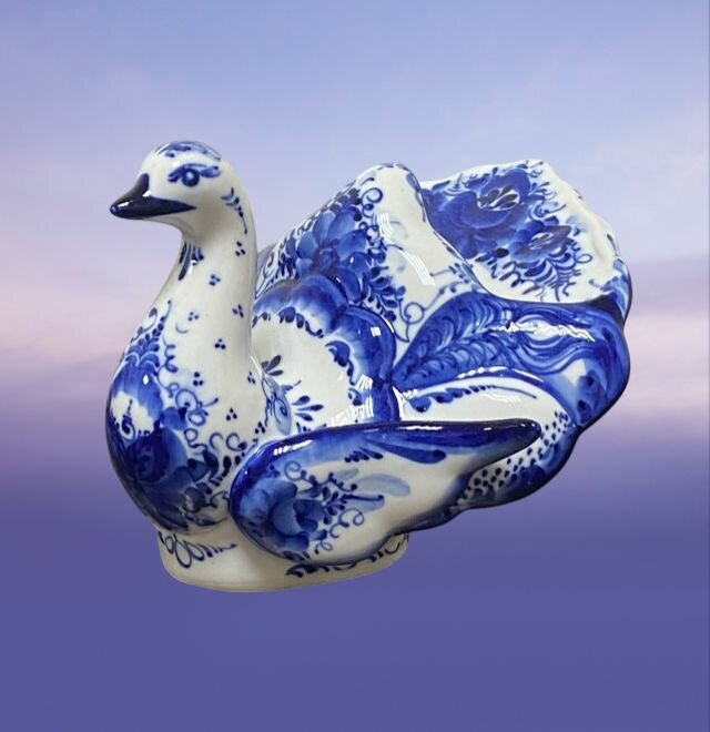 Гжель, фарфор, ваза (салфетница) Лебедь