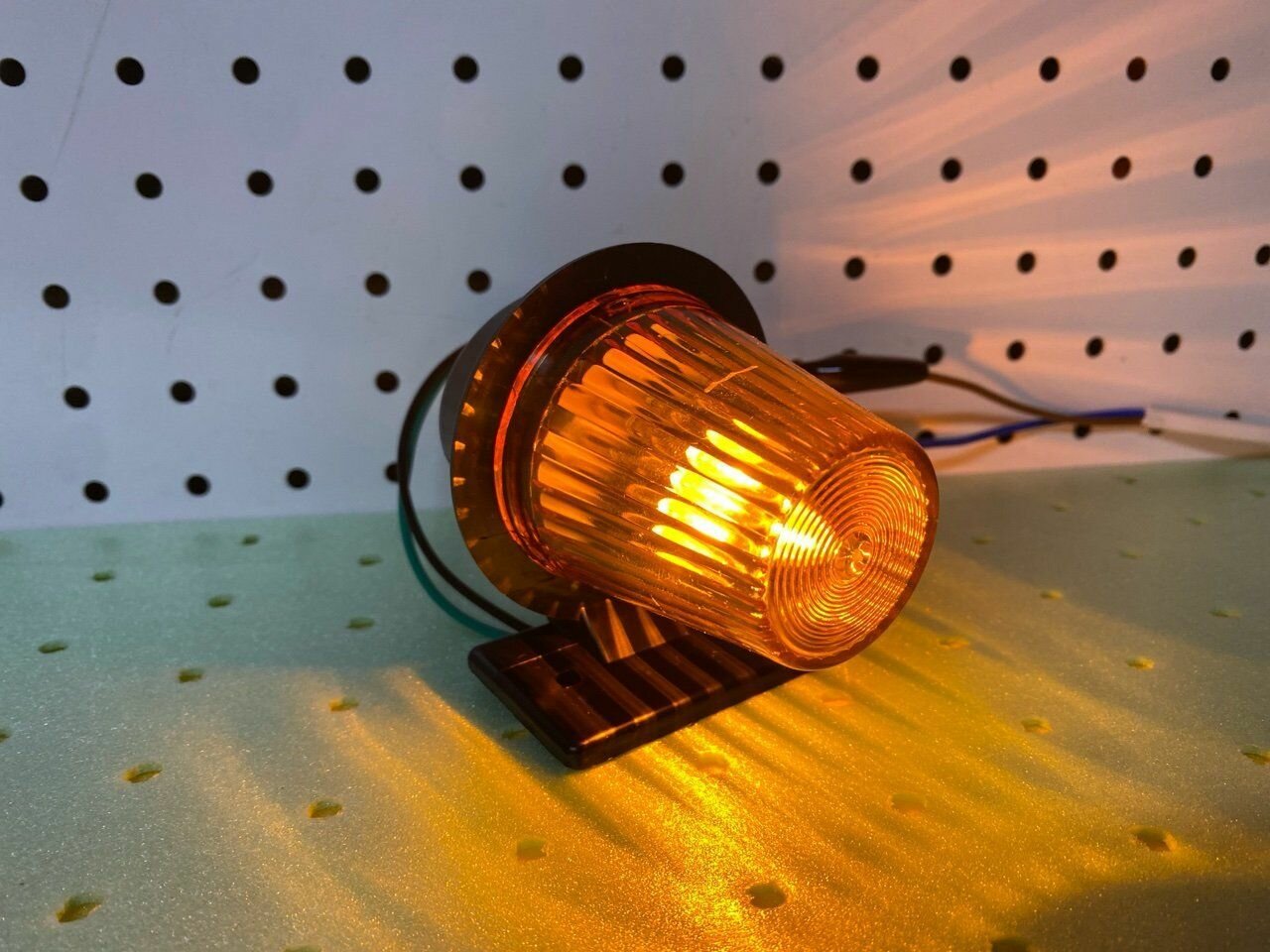 Фонарь автопоезда на крышу кабины Volvo FL6 FL7 F10 F12