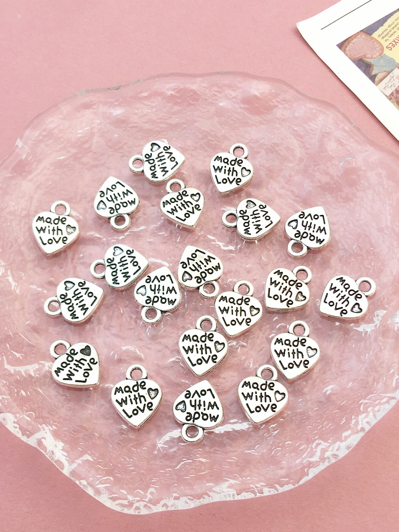 50 штук подвесок в форме сердца с буквенным узором, антикварное серебро, фурнитура для бижутерии.
