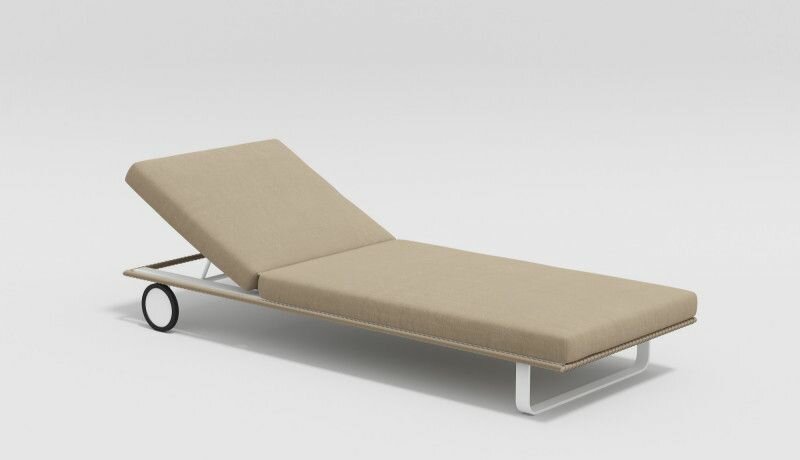 Шезлонг Gardenini Hacienda каркас белый/подушка бежевая Размеры: Высота 250мм Глубина 780мм Ширина 2030мм