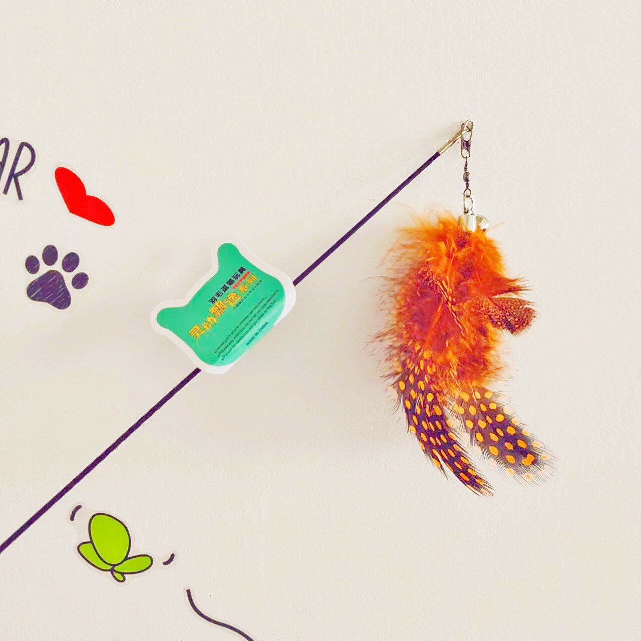 Новая игрушка для кошек богемное перо деревянная ручка кошачья палка Интерактивная колокольчик кошка игрушка товары для