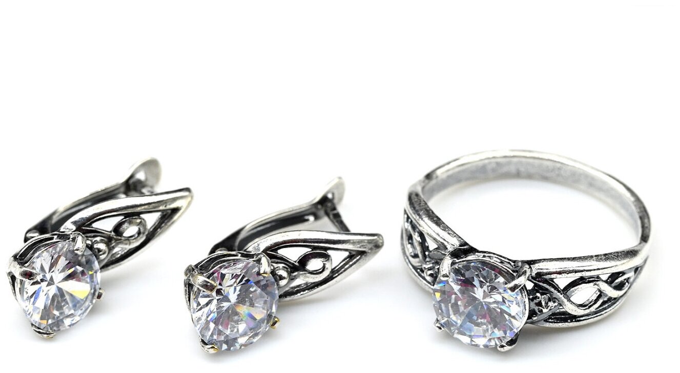 Комплект бижутерии: кольцо, серьги, циркон