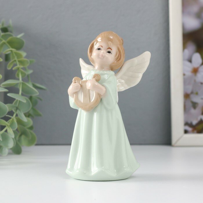 Фигурка керамика «Девочка-ангел в зелёном платье с лирой в руках», 7×5.5×12.2 см