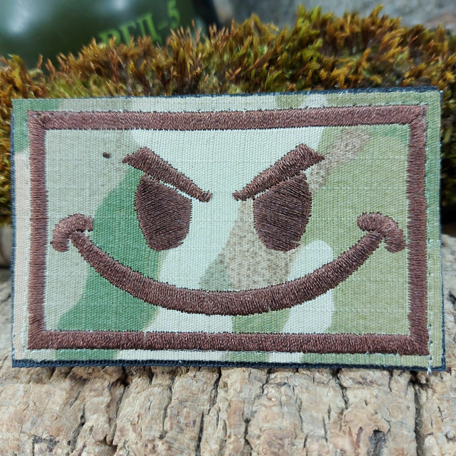 Нашивка-патч смайлик на липучке 5х8 мультикам