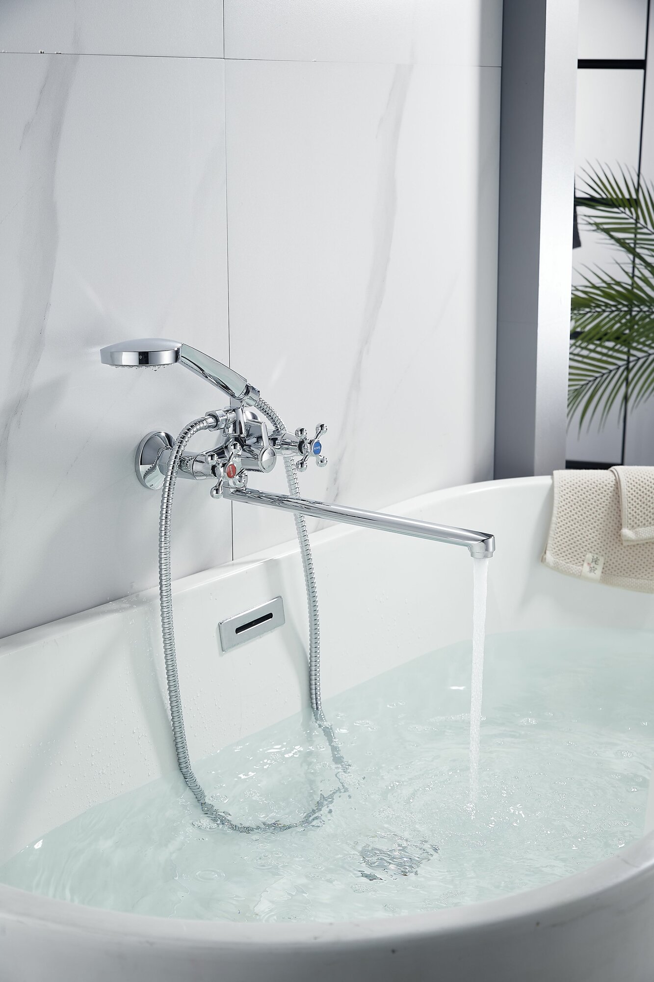 Смеситель для ванны хром, двухручковый, картридж 40 мм, излив 30 см.