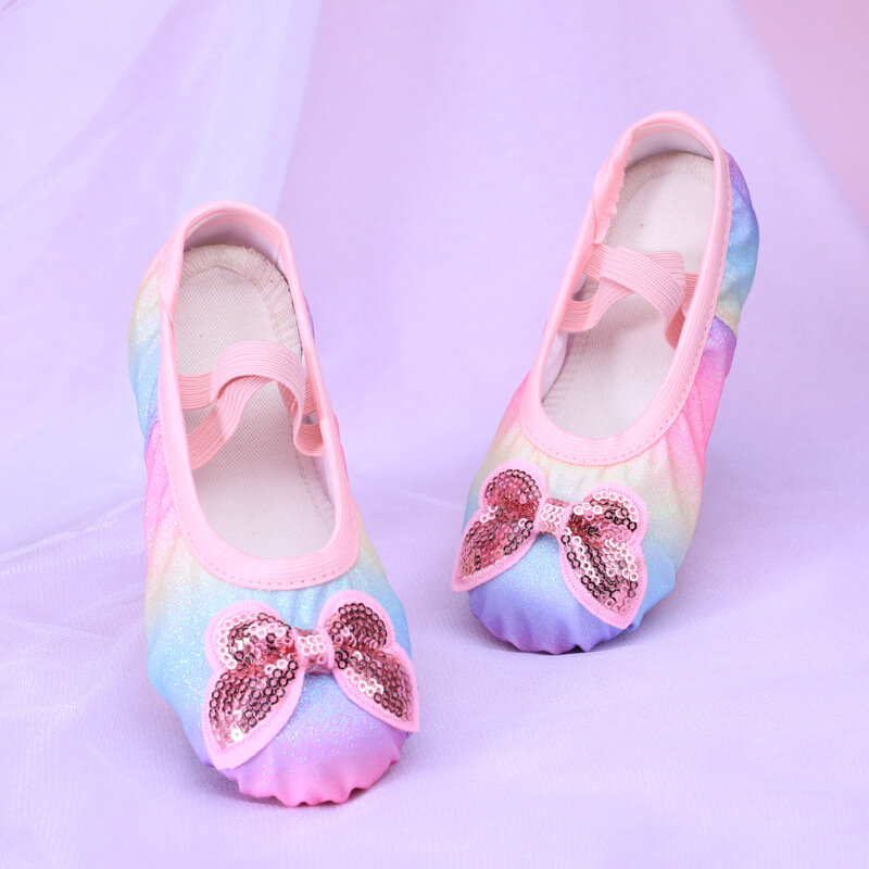 Спортивные туфли