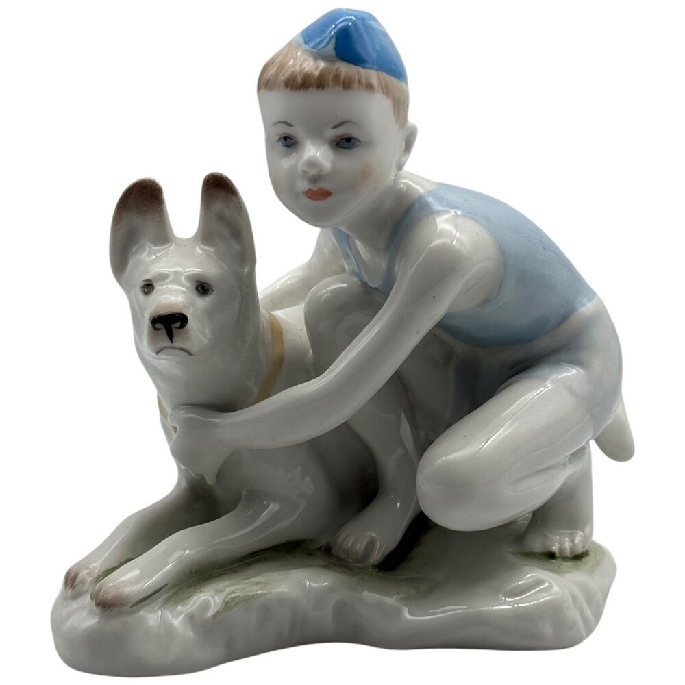 Фарфоровая статуэтка "Юный пограничник в синей пилотке", автор Столбова Г. С, 1960-1970 г, ЛФЗ, СССР