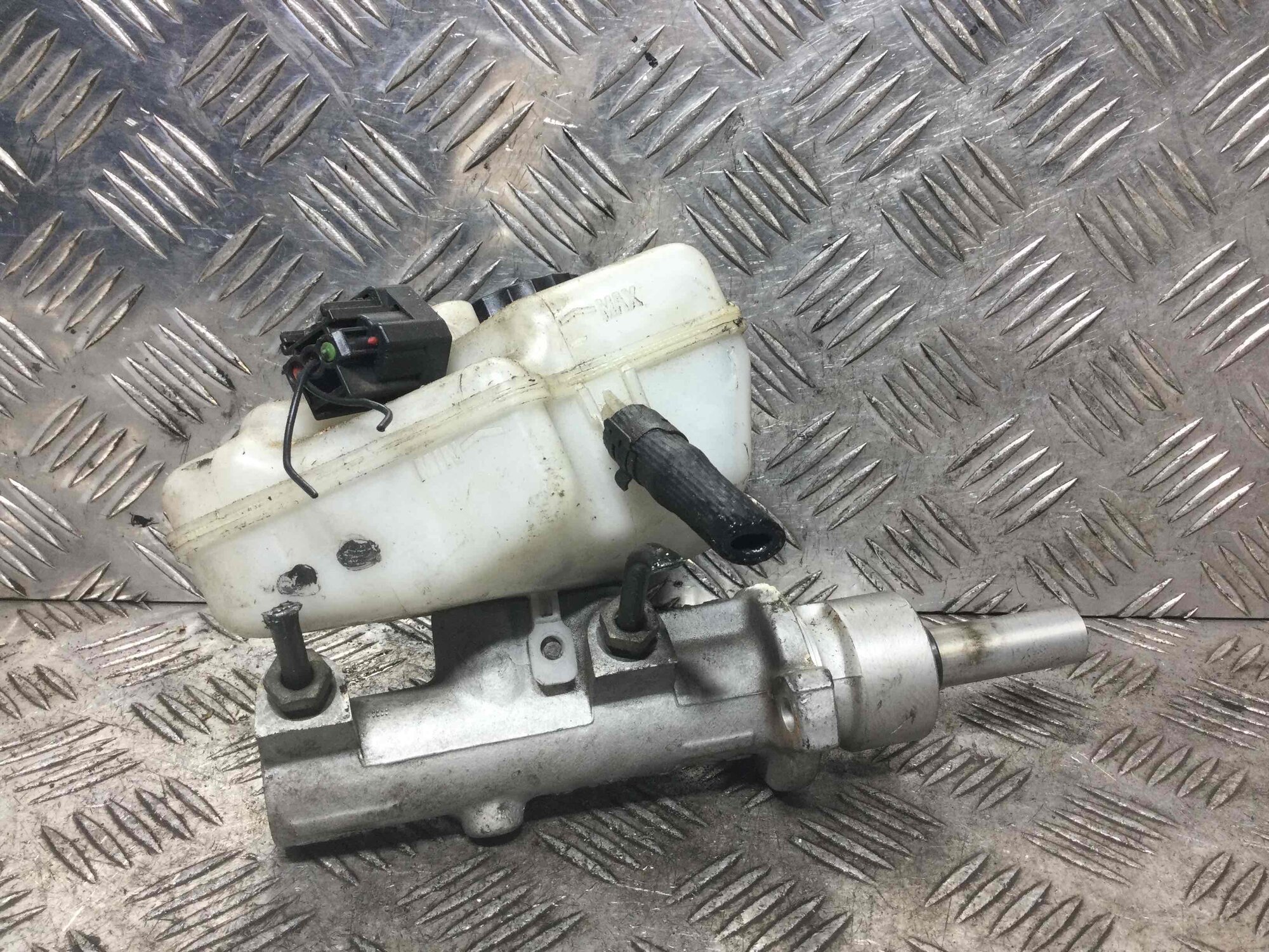 Б/У Цилиндр тормозной главный Ford Mondeo 3 поколение (2000-2003) 2003 г.