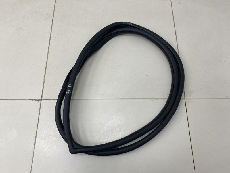 Уплотнитель проема двери задней левой Kia Optima 4 JF 2015 кат.номер: 83110D4000