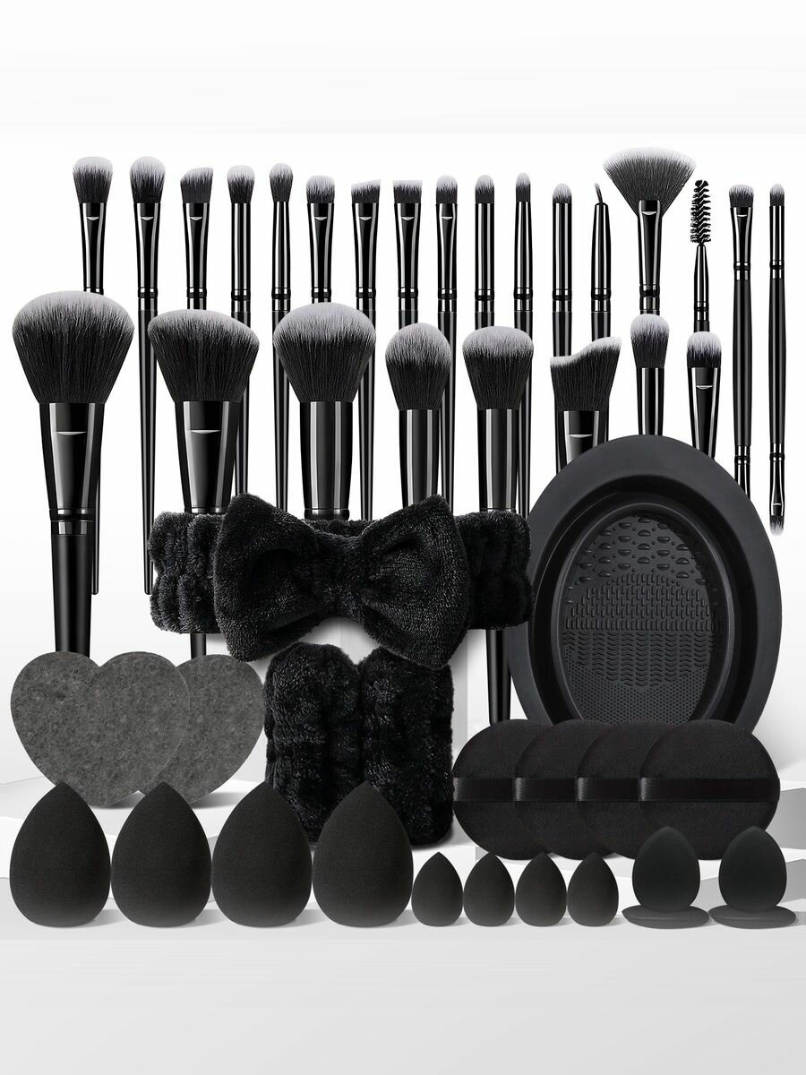 Черный набор из 47 предметов для макияжа, включающий 25 кистей для макияжа, косметическую губку, пуховку для пудры, резинку для волос, браслет, щетку для чистки и губку для чистки.
