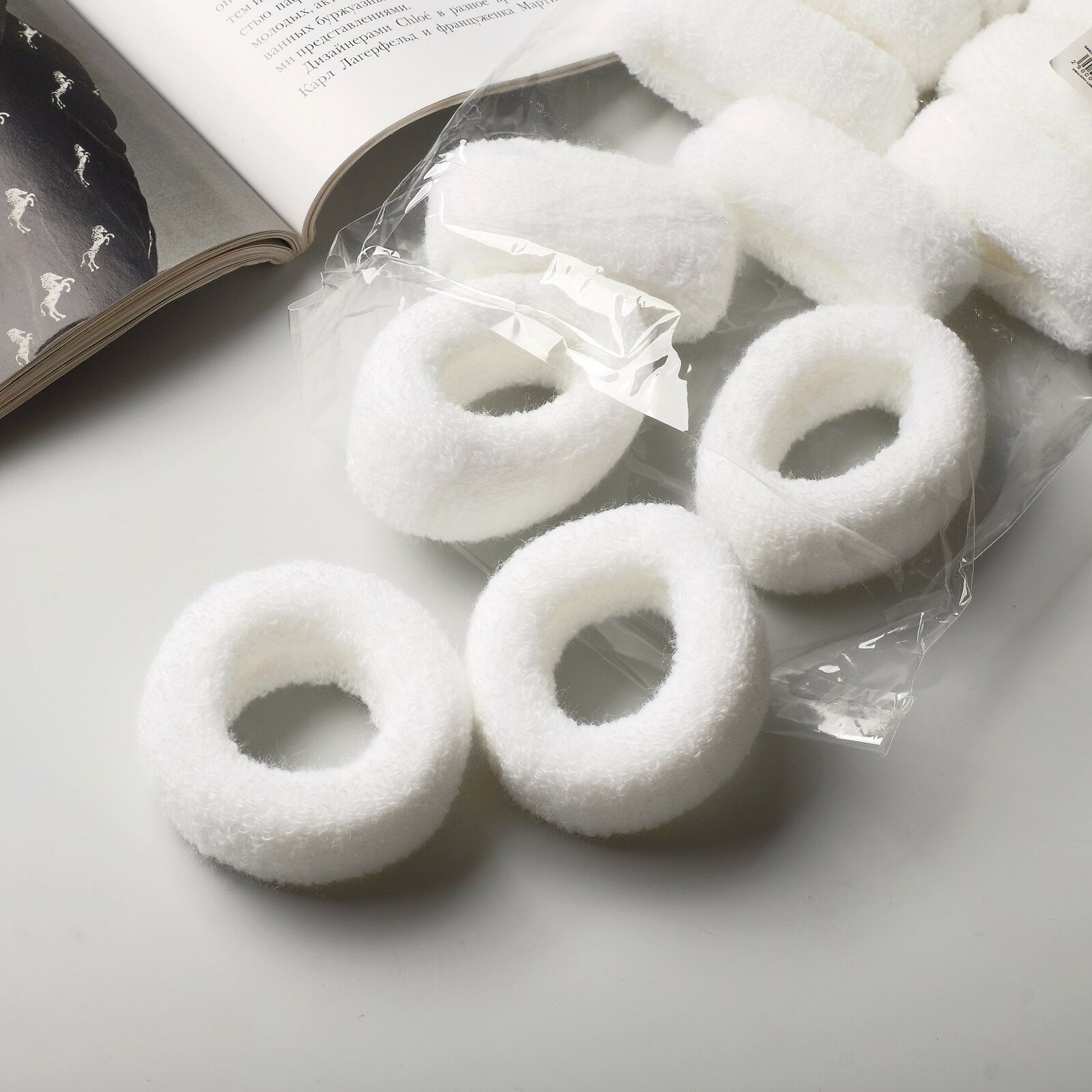 Резинка для волос "Махрушка" широкая классика, 7х2 см, белый, 7881241