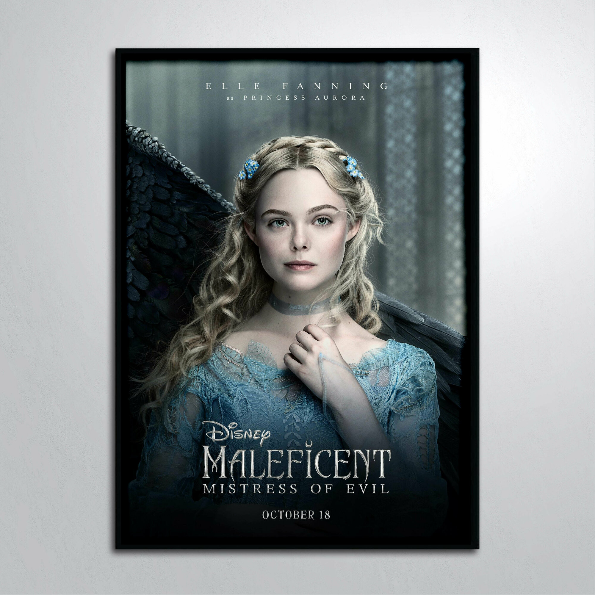 Постер без рамы/Малефисента Владычица тьмы Эль Фаннинг Maleficent Mistress of Evil