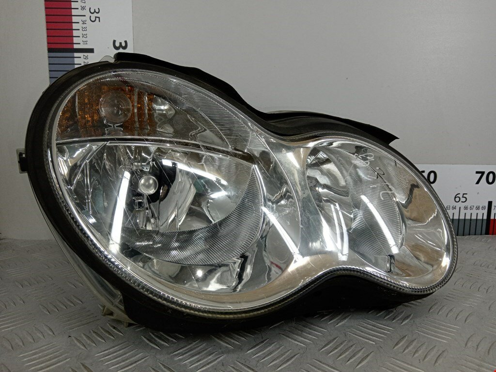 Фара правая Mercedes C-Class (W203) 20A569 арт. 1927769