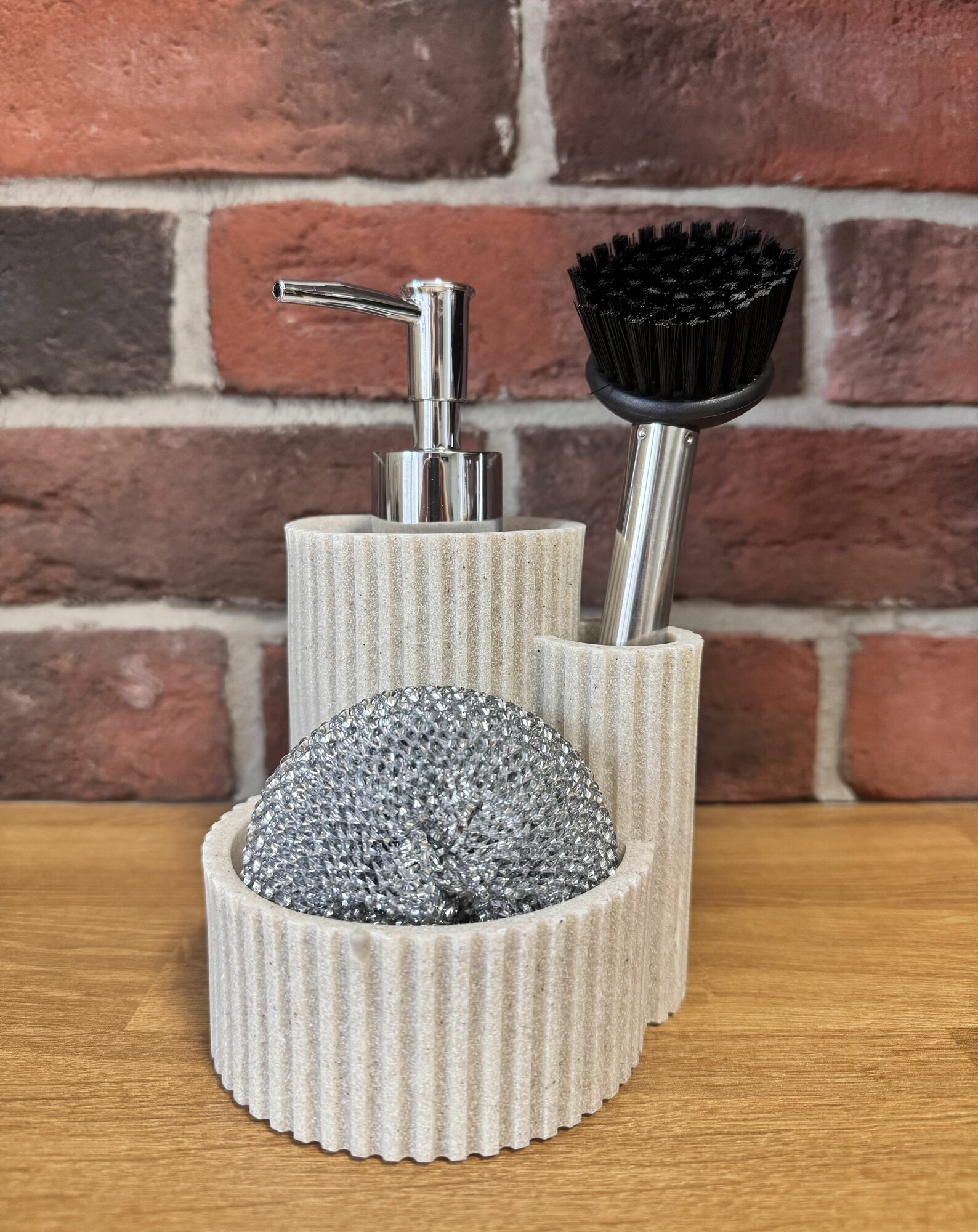 Дозатор для моющего средства на кухню , диспенсер для мыла с губкой и щеткой, бежевый рельефный