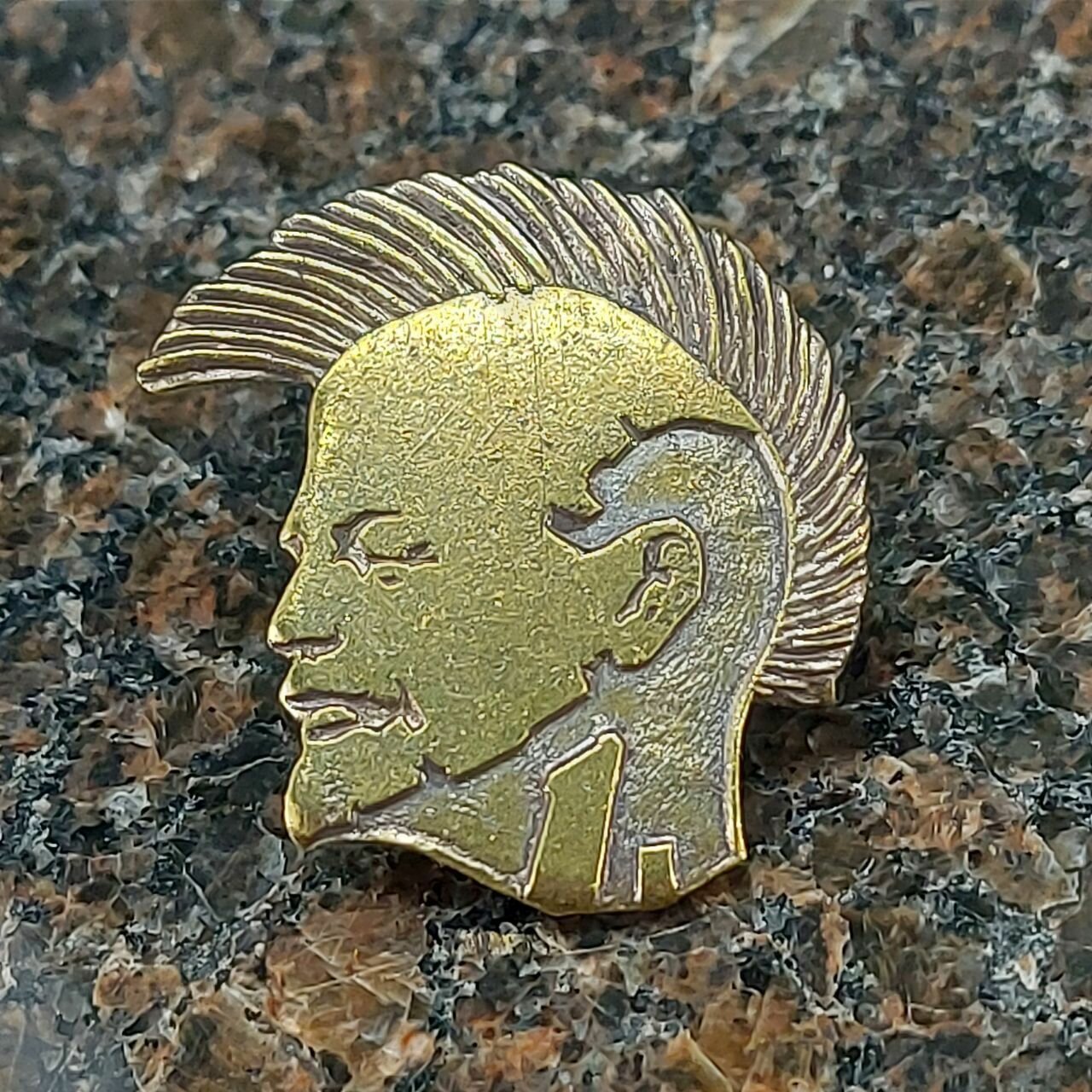 Знак нагрудный ленин панк