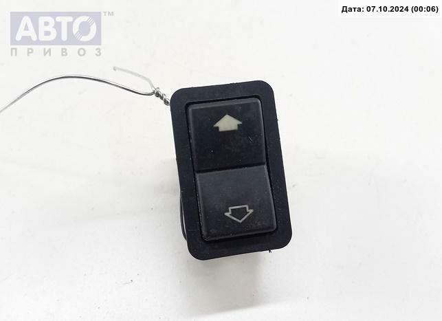 Кнопка стеклоподъемника переднего правого BMW 5 E39 (1995-2003)