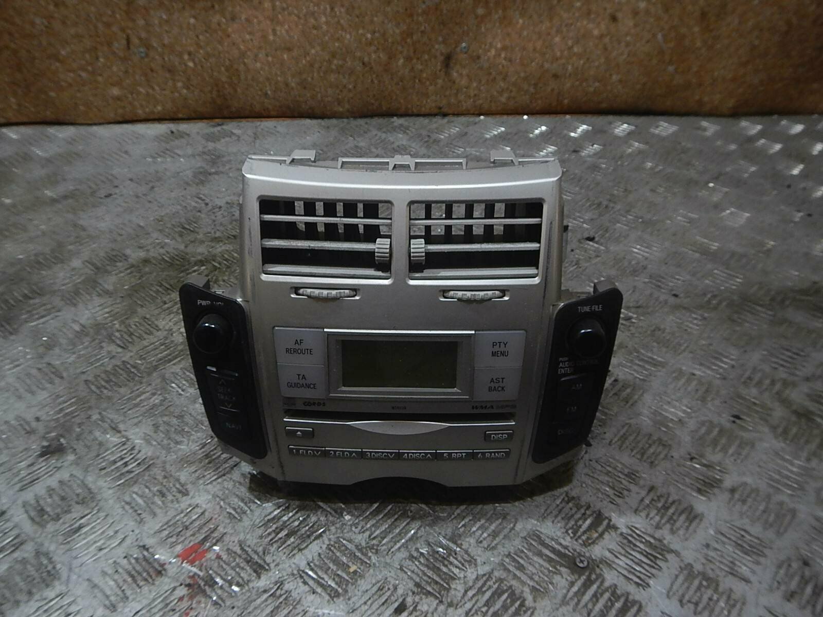 Б/У Магнитола, Toyota (Тойота)-YARIS (05-) TOYOTA YARIS (05-) Без видимых повредлений 314213 TOYOTA арт. 861200D211