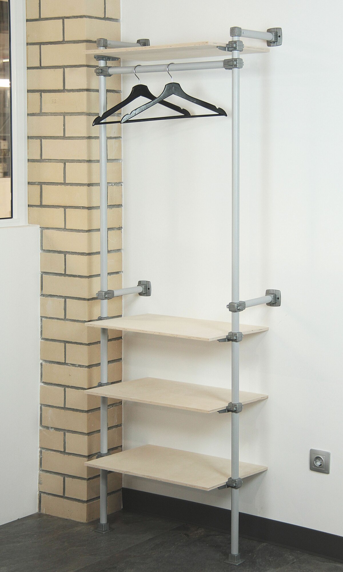 Система хранения для короткой одежды: 2 стойки+1 штанга+8 полкодержателей (без полок в комплекте)