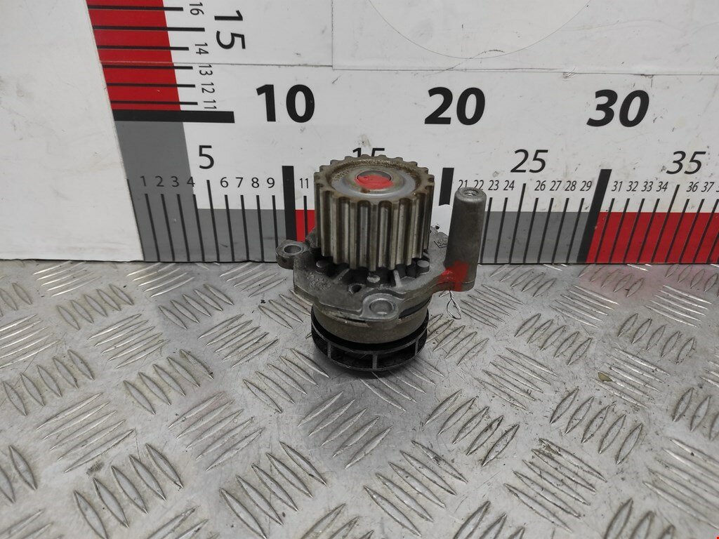 Насос водяной (помпа) Volkswagen Tiguan 1 03L121011G арт. 2204472