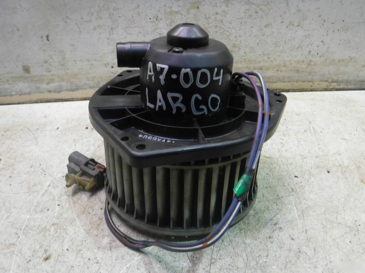 Моторчик отопителя Nissan Largo III (1993—1999) 272200C003 272200C001 272200C002